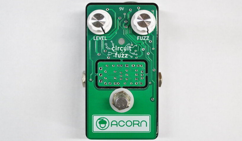 Este pedal de fuzz 2-en-1 incluye la PCB extraíble de un Boost en el panel superior | Guitarristas